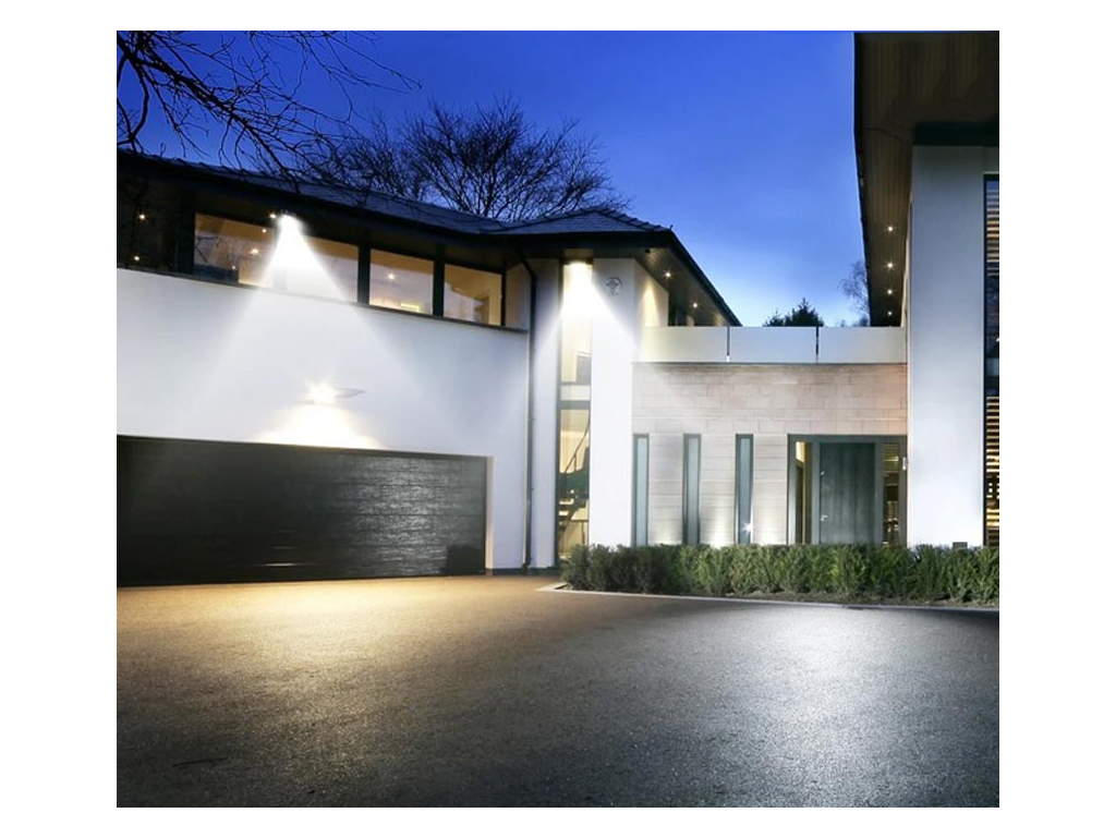 Černý LED reflektor 20W s pohybovým čidlem 5000K denní bílá - LEDSVITI.cz